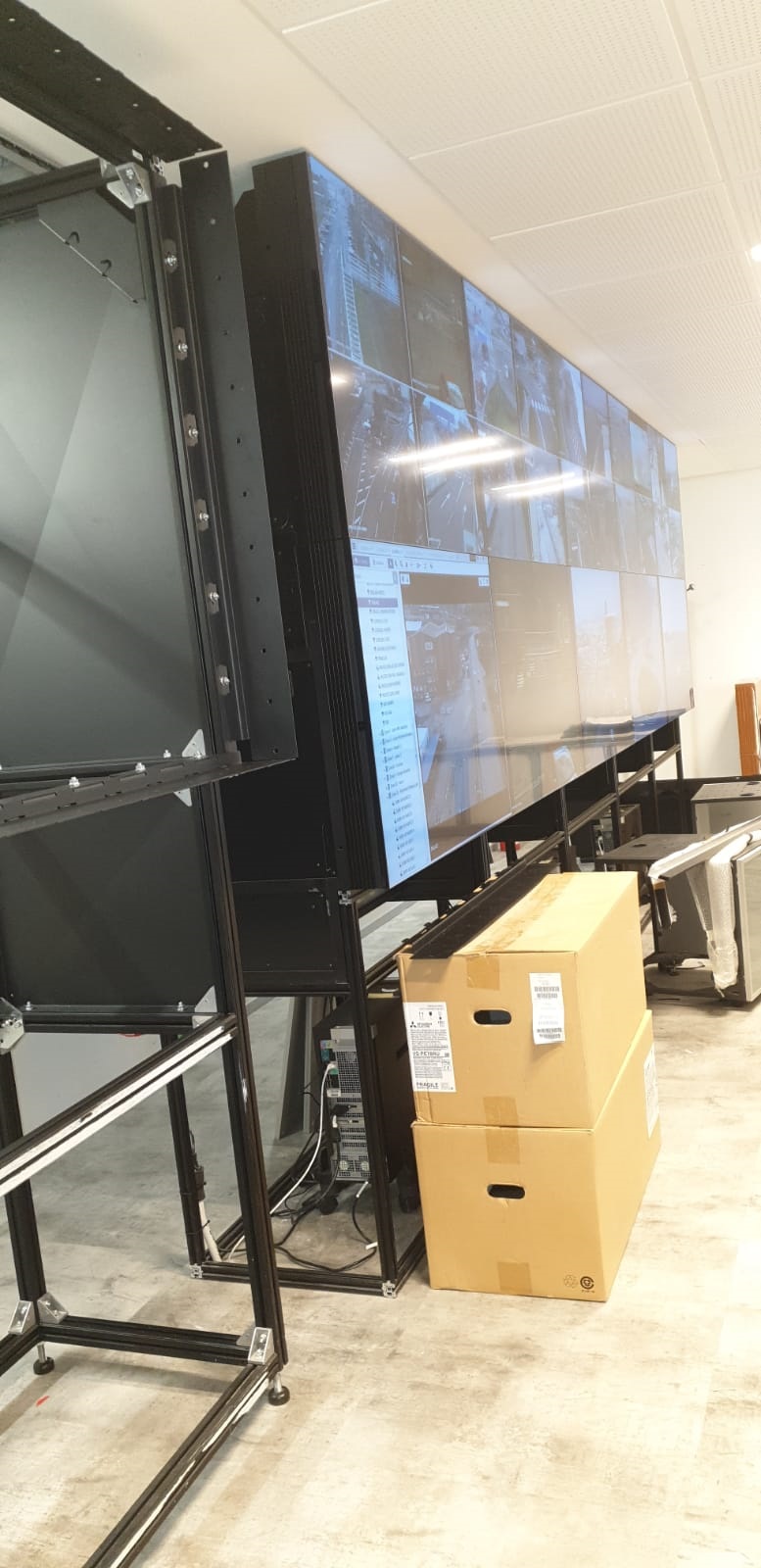 Primera instalación de una sala de control de Barco - Hifi Center